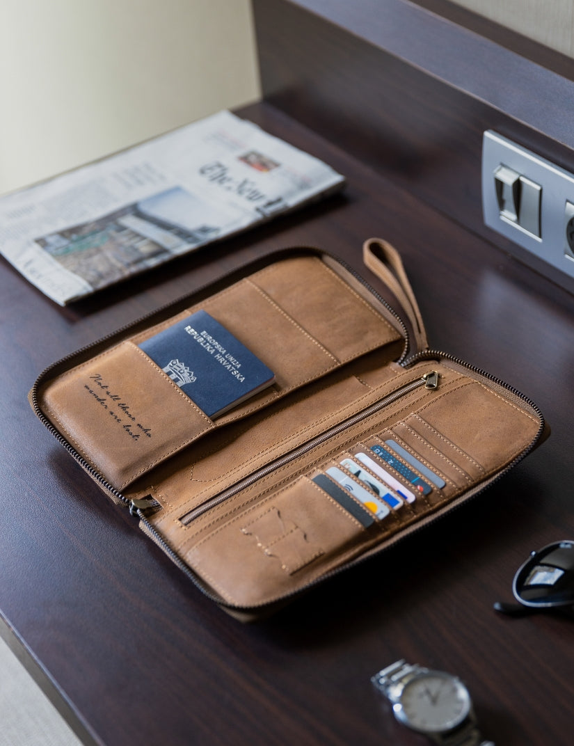 Leather travel wallets, sustainable | DRAKENSBERG